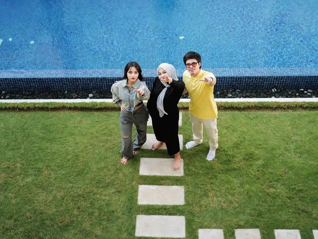 Sempat Diisukan Renggang, Atta Halilintar dan Aurel Hermansyah ... Sempat Diisukan Renggang, Atta Halilintar dan Aurel Hermansyah ...