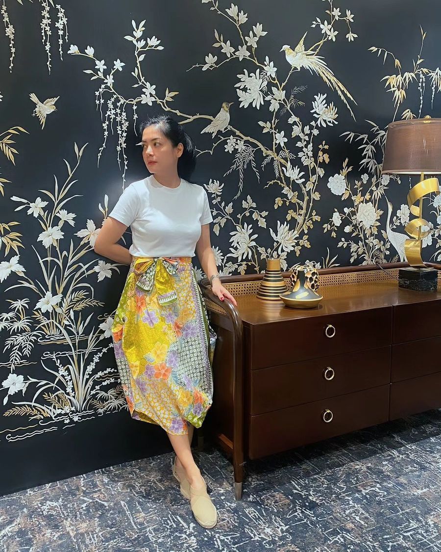 Cantik dan Awet Muda, Potret Terbaru Lulu Tobing yang Selalu Berhasil ...