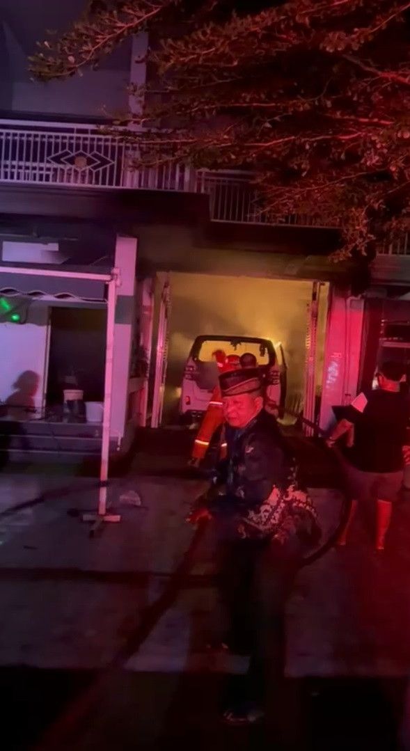 Potret Rumah Wandra Restusiyan saat Kebakaran, Mobil Alphard Ikut Ludes ...