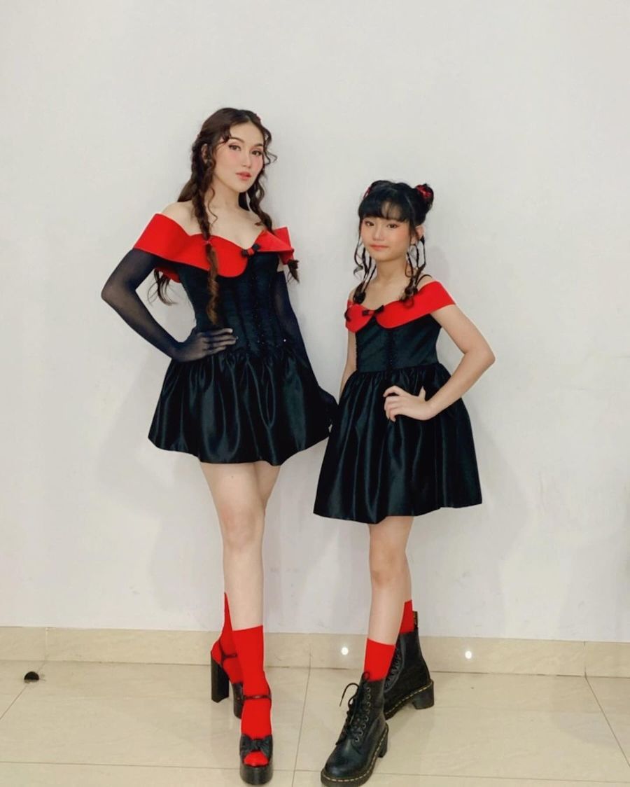Potret Kompak Ayu Ting Ting dan Bilqis yang Nampak Bak Bestie, Outfit ...