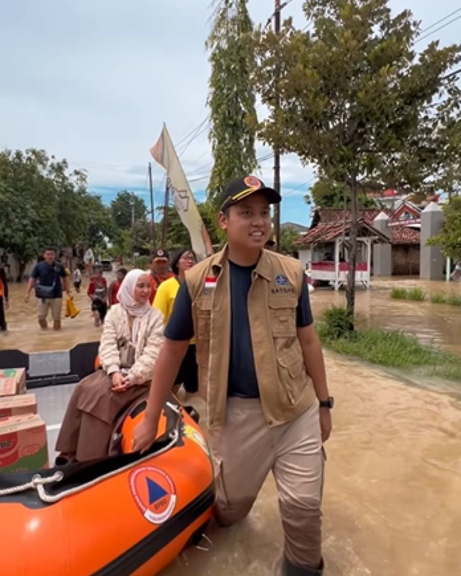 Jadi Istri Bupati, Intip Potret Chacha Frederica Saat Beri Bantuan ...