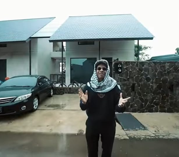 Seluas 1300 Meter, 10 Potret Rumah Ustaz Felix Siauw yang Super Estetik & Miliki 2 Bangunan