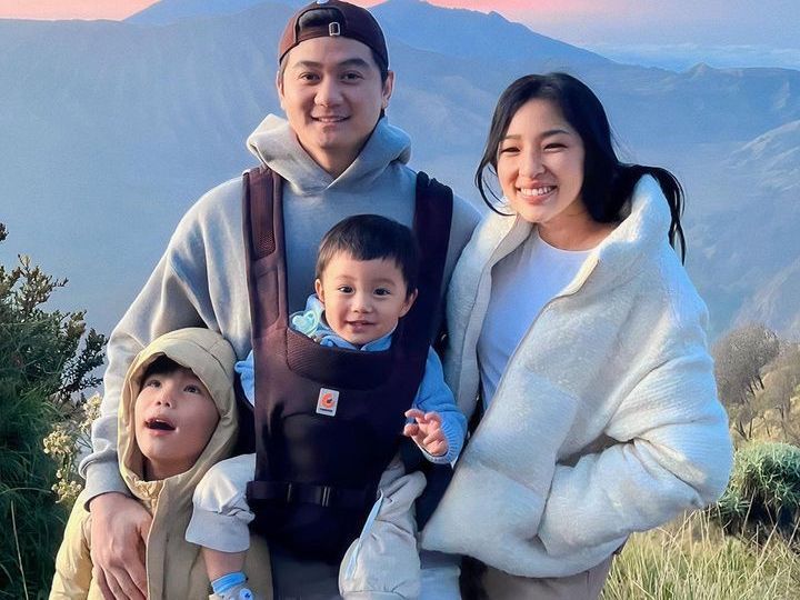Potret Cantik Tiffany Soetanto Istri Chef Arnold saat Liburan ke Bromo ...