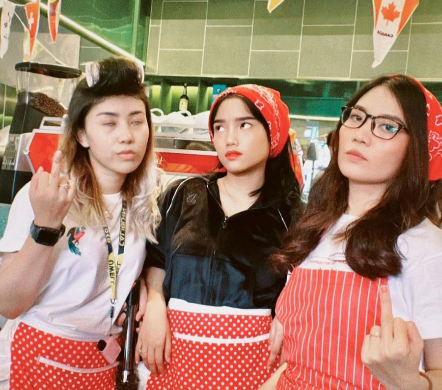 Fakta Tak Banyak Orang Tahu soal Karen’s Diner, Restoran Pegawai Jutek ...