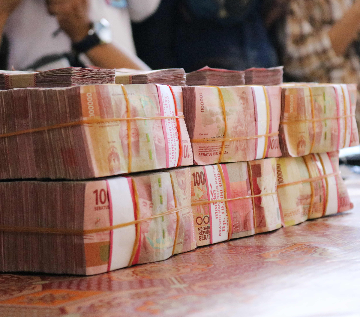Hati-Hati, Mencoret Uang Rupiah Bisa Kena Denda Rp1 Miliar Hingga ...