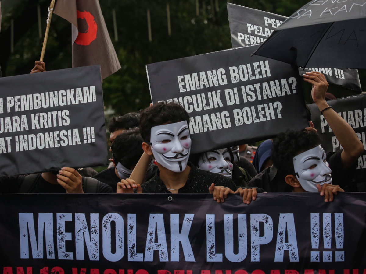 FOTO: Aksi Kamisan ke-804, Masyarakat Sipil Beri Petisi untuk Penguasa ...
