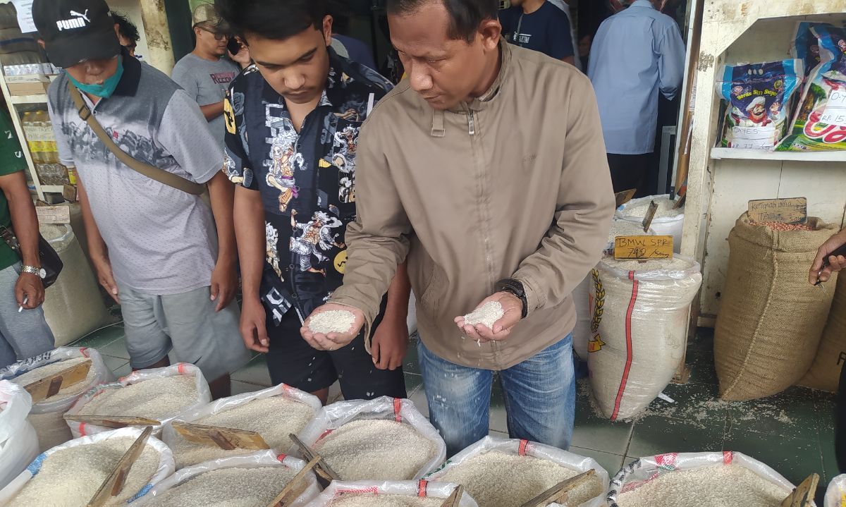 Penjual Lontong Pusing Harga Beras Makin Mahal