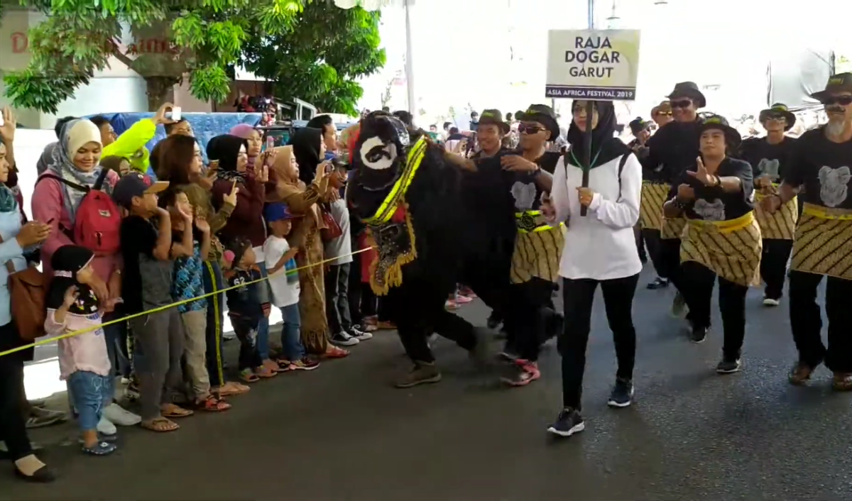 Melihat Sisi Baik dan Buruk Manusia dalam Pertunjukan Raja Dogar Garut ...