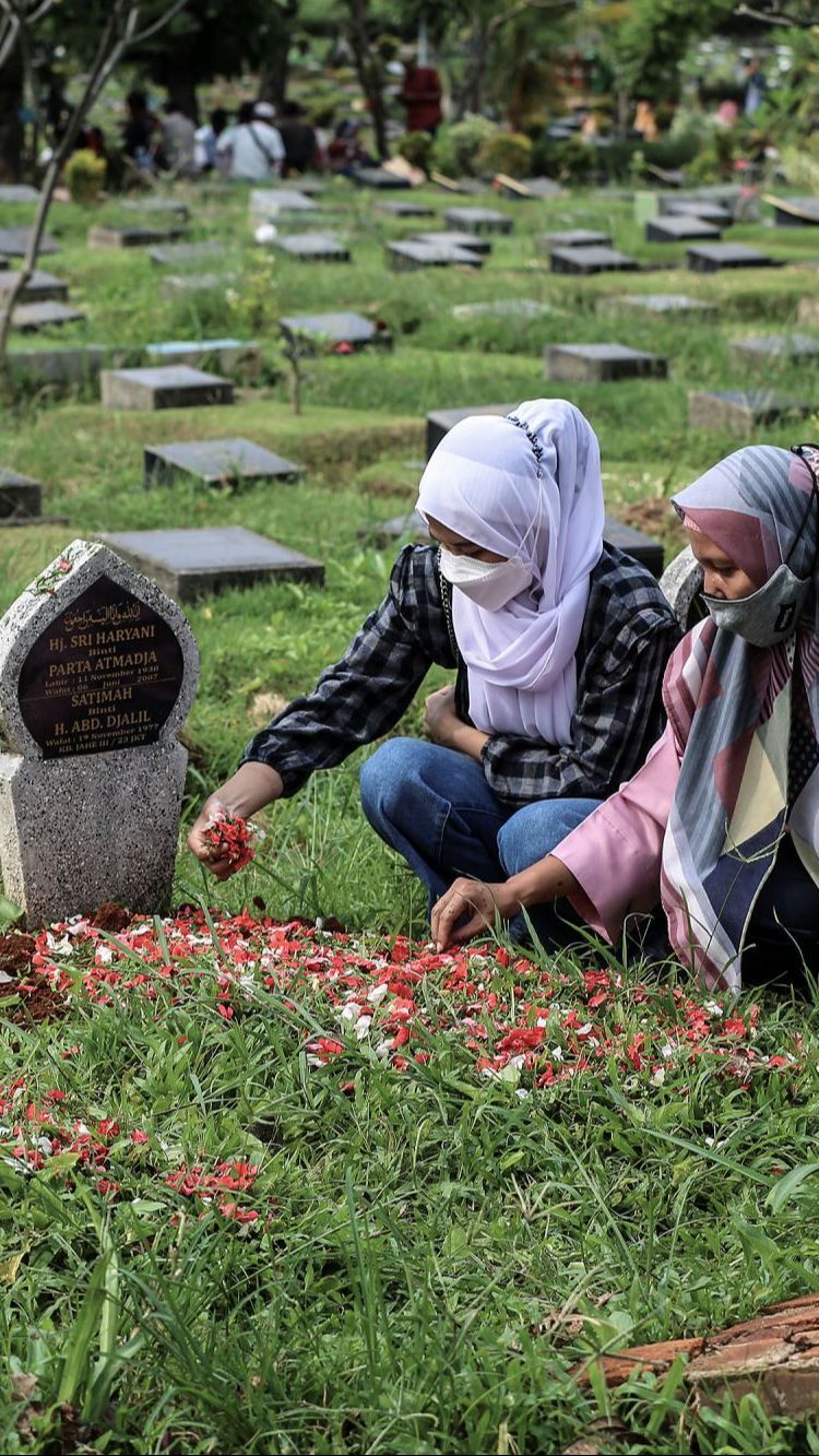 Doa Ziarah Kubur Lengkap Arab dan Latinnya, Ketahui Dalil dan Tata Caranya