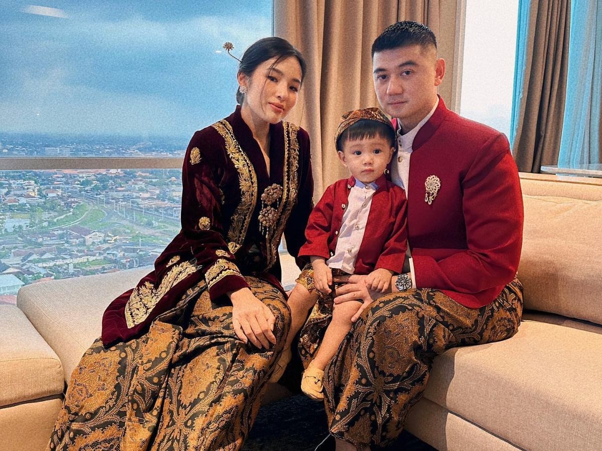 Potret Chef Arnold dan Tiffany Soetanto Pakai Baju Adat Jawa saat ...