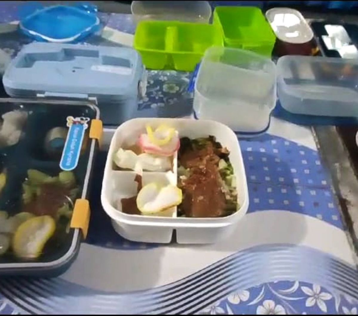 Pemerintah Beri Sinyal Gunakan Dana BOS untuk Biayai Program Makan Siang Gratis