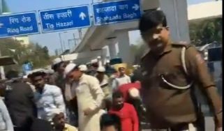 Sosok Manoj Kumar Tomar, Polisi India Arogan Tendang Umat Islam Sedang ...