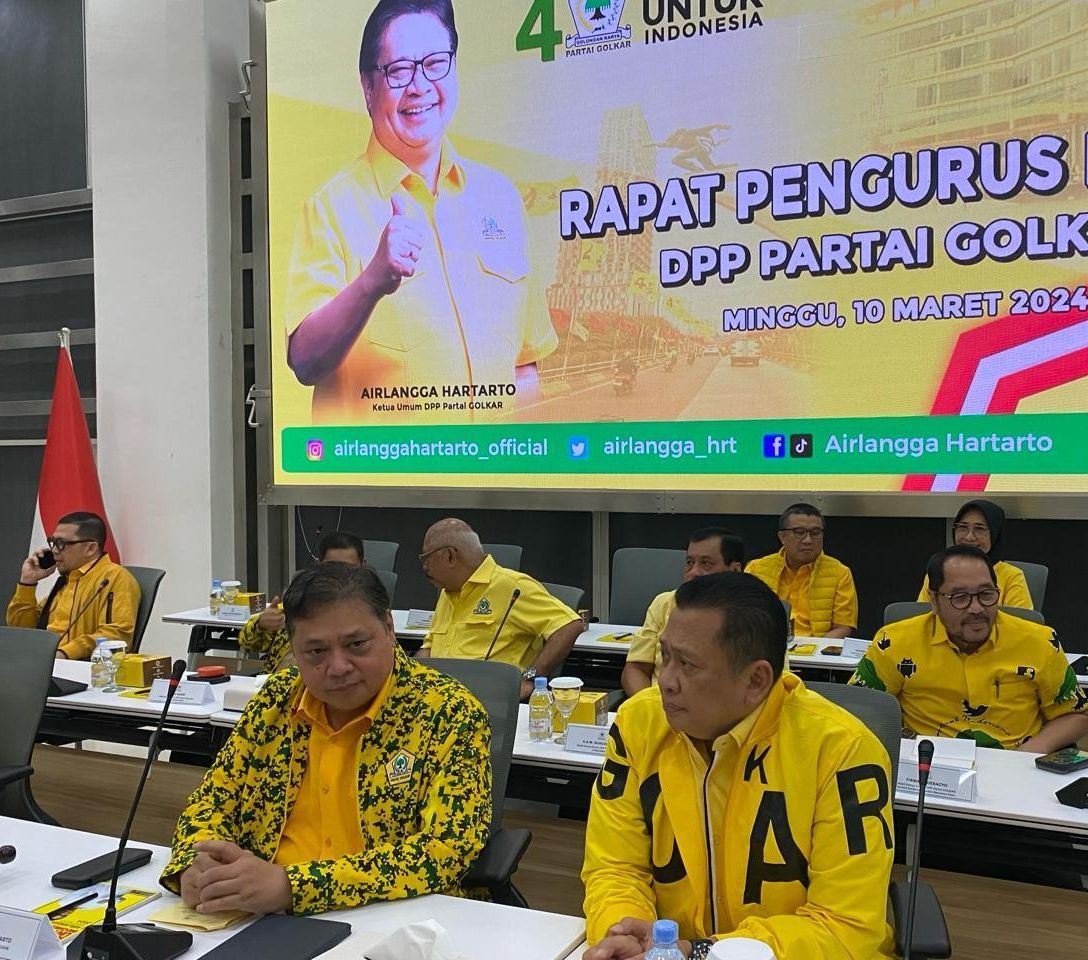Respons Airlangga Soal Kabar Jokowi Jadi Kader Golkar Sejak 1997 Respons Airlangga Soal Kabar Jokowi Jadi Kader Golkar Sejak 1997
