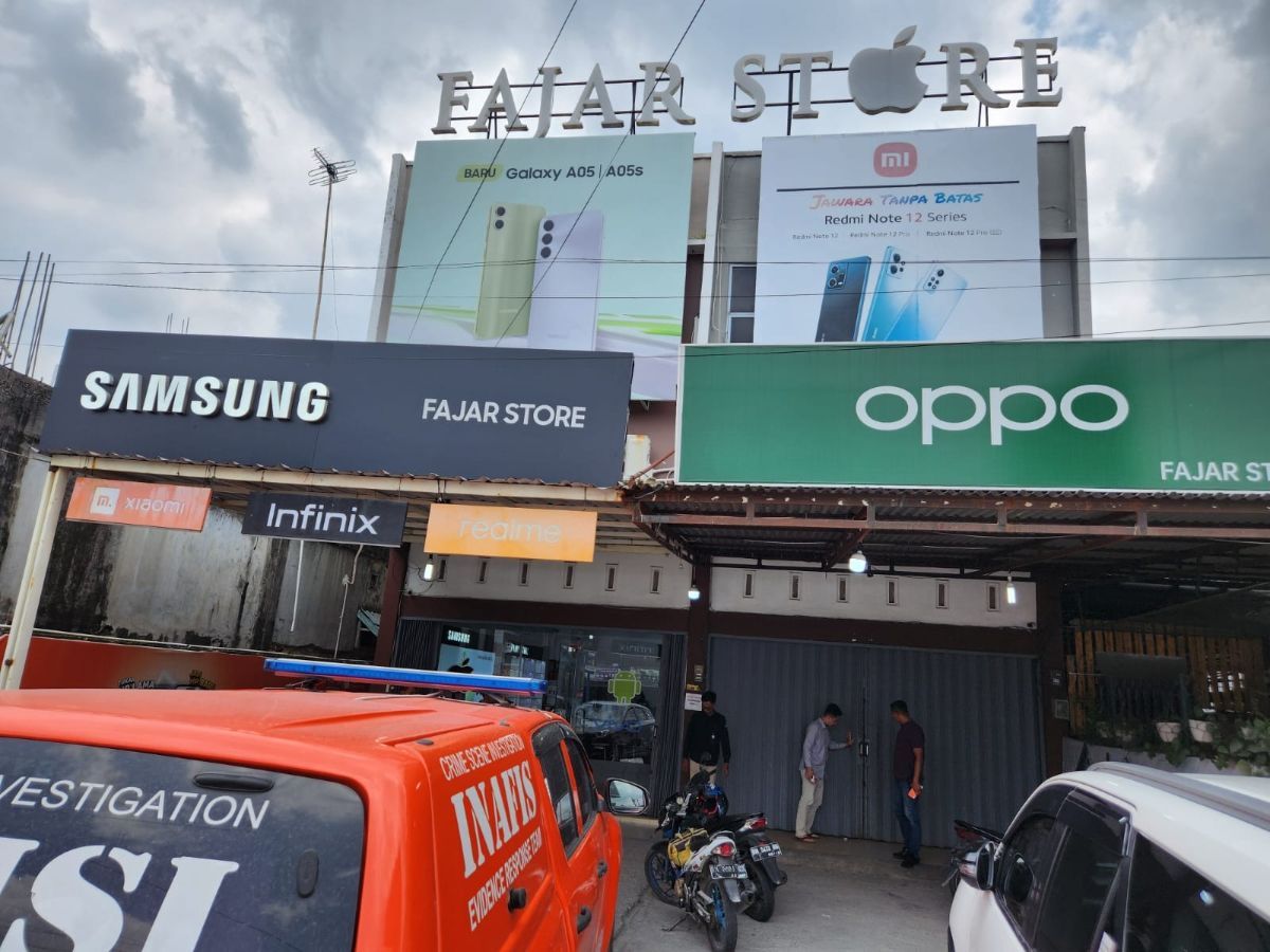 Viral Video Seorang Maling Satroni Toko Ponsel di Pekanbaru, 41 Iphone ... Viral Video Seorang Maling Satroni Toko Ponsel di Pekanbaru, 41 Iphone ...