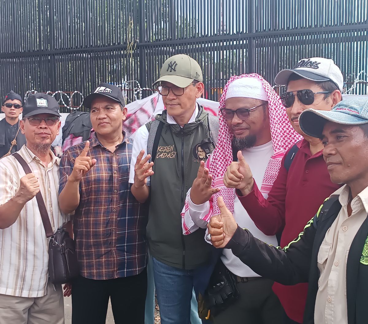 Demo Depan DPR, Refly Harun Tolak Paslon Menang karena Curang Hingga ...