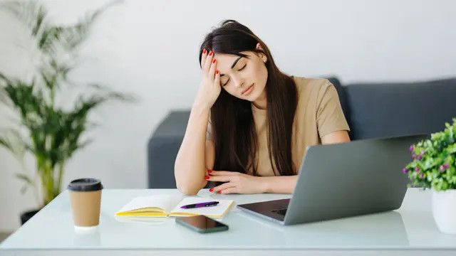 5 Tanda Alami Stres Parah, ini Gejala dan Efeknya - merdeka.com