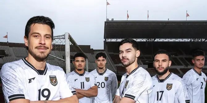 Mees Hilgers di Sesi Pemotretan Jersey Timnas Indonesia Cuma Sedikit ...