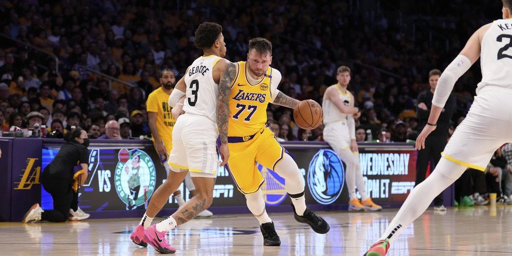 Lakers Kalahkan Jazz dengan Skor 132-113, Debut Luka Doncic Tampil Mengesankan - merdeka.com