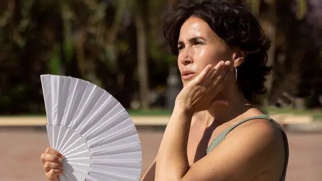 5 Tips Praktis Menjaga Kesehatan Kulit di Cuaca Panas - merdeka.com