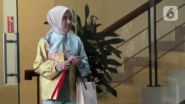 FOTO: Mantan Dirut Pertamina Nicke Widyawati Bungkam usai Diperiksa KPK sebagai Saksi Kasus Gas ...