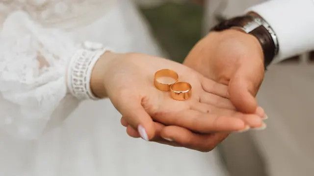5 Contoh Model Cincin Tunangan yang Cantik untuk Momen Penuh Makna ...