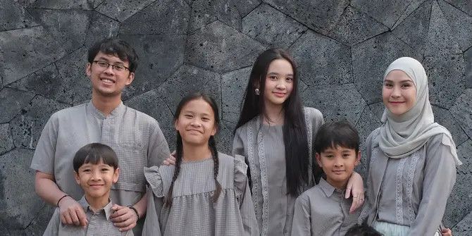 Potret Cantik Awet Muda Zaskia Adya Mecca Bareng 5 Anaknya, Kompaki ...