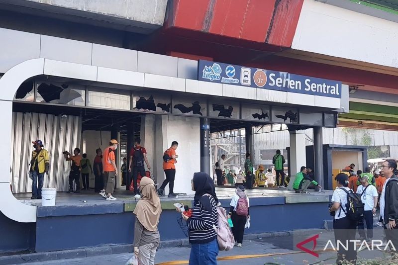 Fakta Unik: Halte Transjakarta Senen Sentral Kini Resmi Jadi Halte Jaga ...