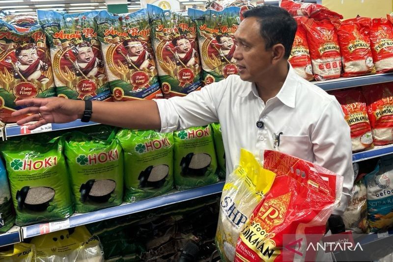 Bulog Jamin Kualitas Beras Bantuan Pangan dan SPHP: Tak Ada yang Rusak, Ini Rahasia Stok Prima ...