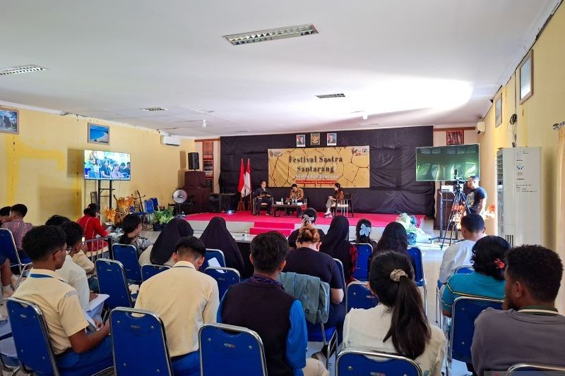 Mengapa Sastra Penting dalam Bencana? Flobamora Kupang Suarakan Isu ...