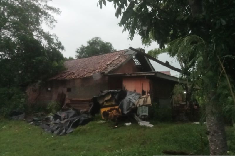 Terungkap! 304 Warga Terdampak Dampak Cuaca Ekstrem Bekasi, BNPB ...