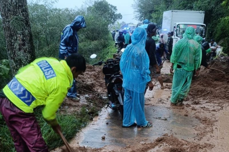 Hanya dalam Hitungan Jam, Jalur Selatan Garut yang Tertutup Longsor ...