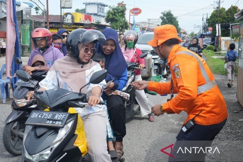 KAI dan Railfans Edukasi Warga Binjai Tingkatkan Keselamatan Perlintasan Sebidang - merdeka.com