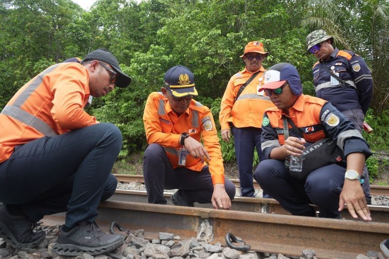 KAI Palembang Perketat Pengecekan Perlintasan Kereta Api Jelang Natal ...