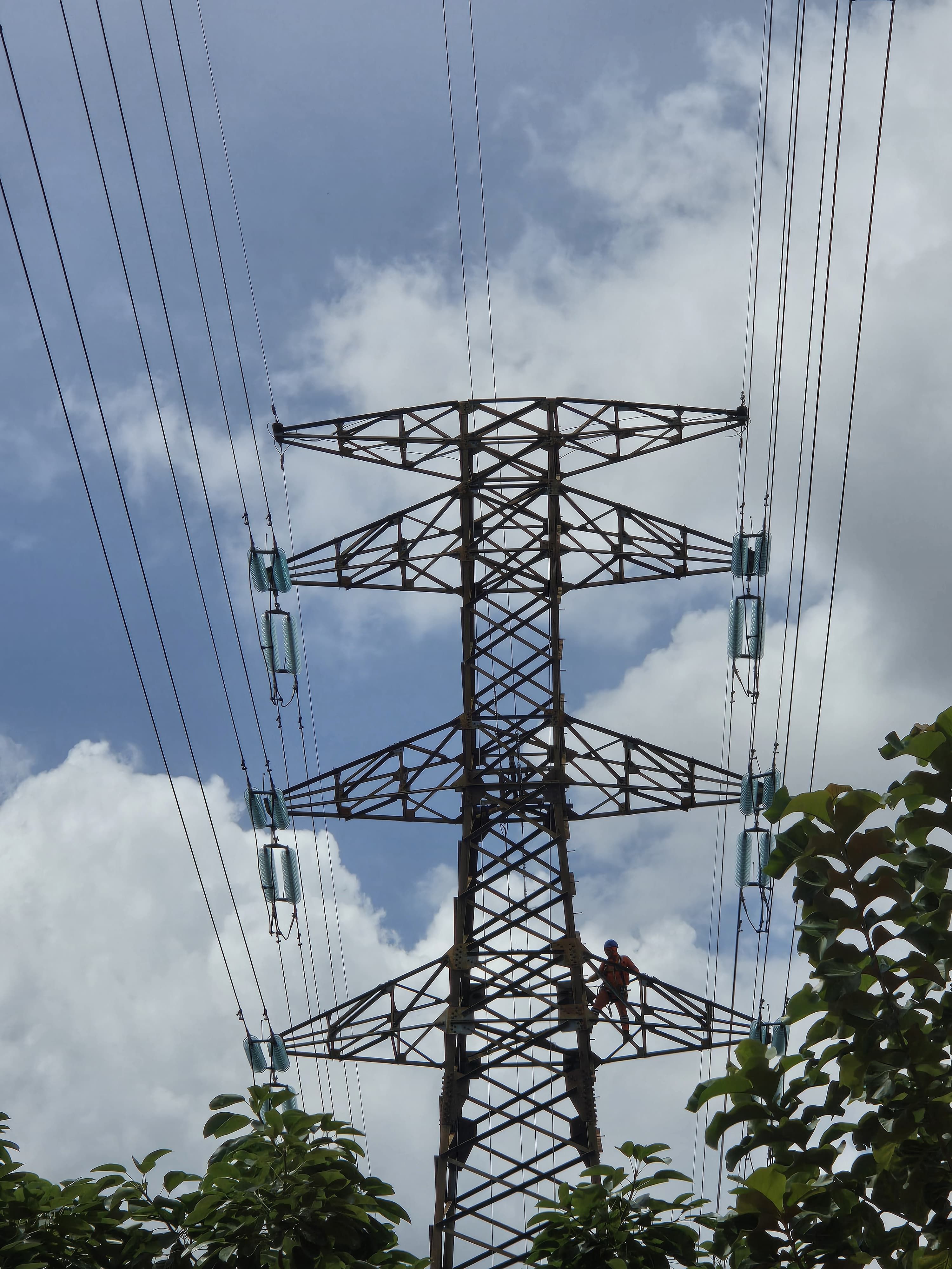 PLN UIT JBB Kebut Pemulihan dan Pengamanan Jaringan SUTT 150 kV di Palmerah