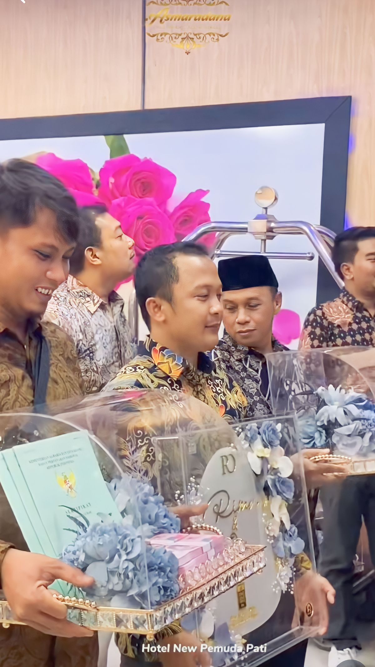 Viral, Pernikahan Ini Seserahannya Bikin Ketar-Ketir, Uang Tunai Rp100 Juta, Rumah, dan Kos-kosan