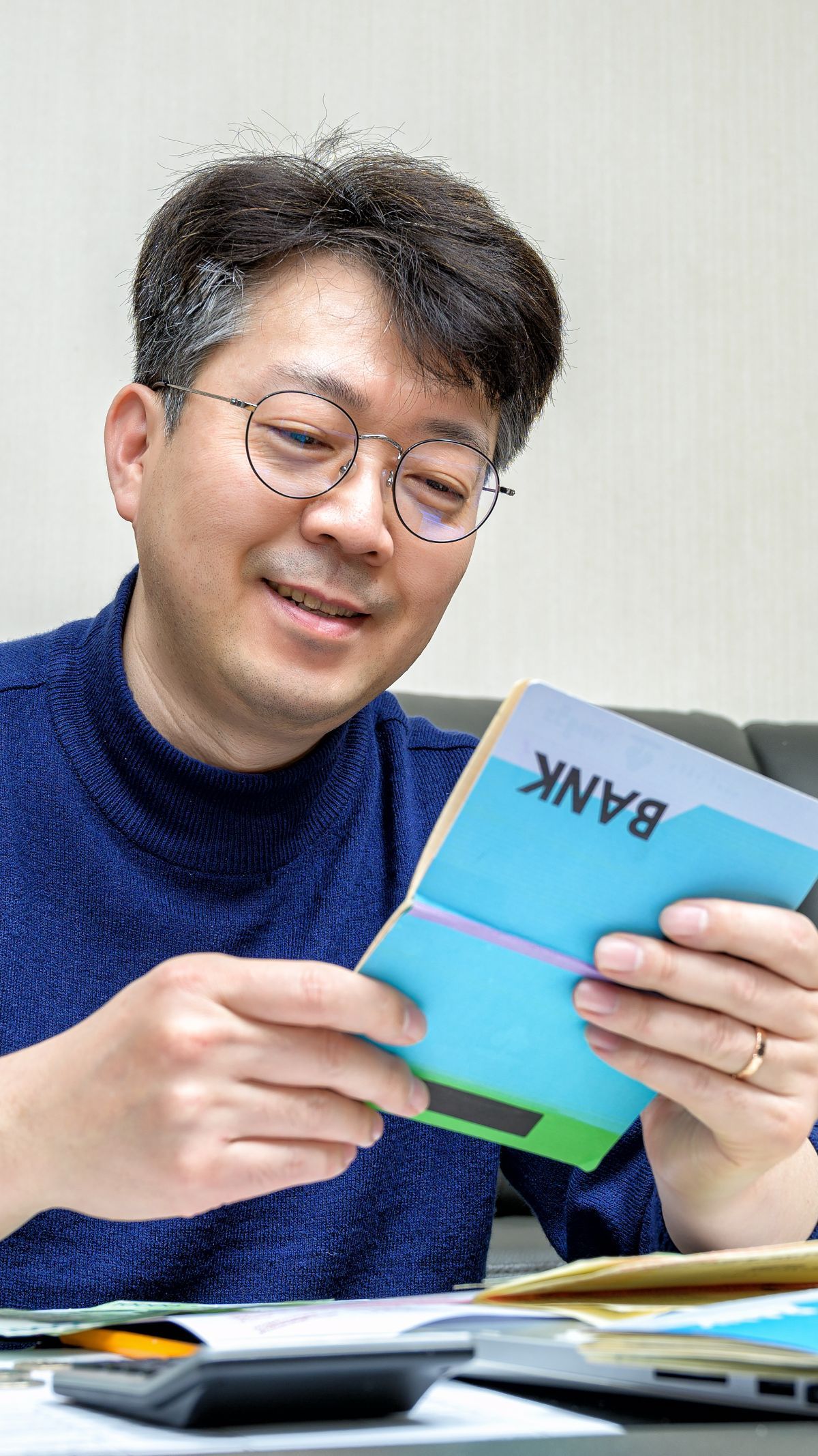 Viral Pria Jadi Kaya Raya dalam Semalam Setelah Temukan Buku Tabungan ...