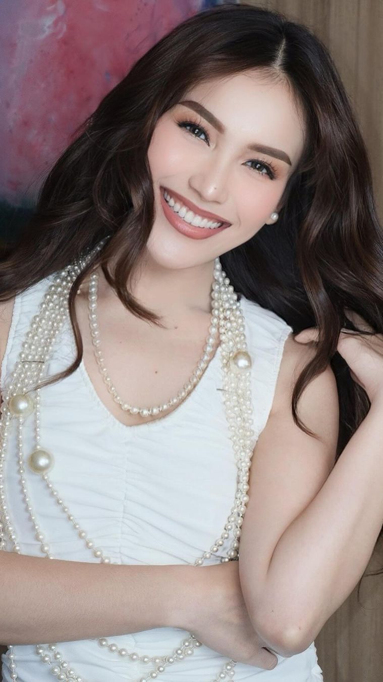 Aksi Ayu Ting Ting Glendotan dengan Pria di Atas Panggung Disorot