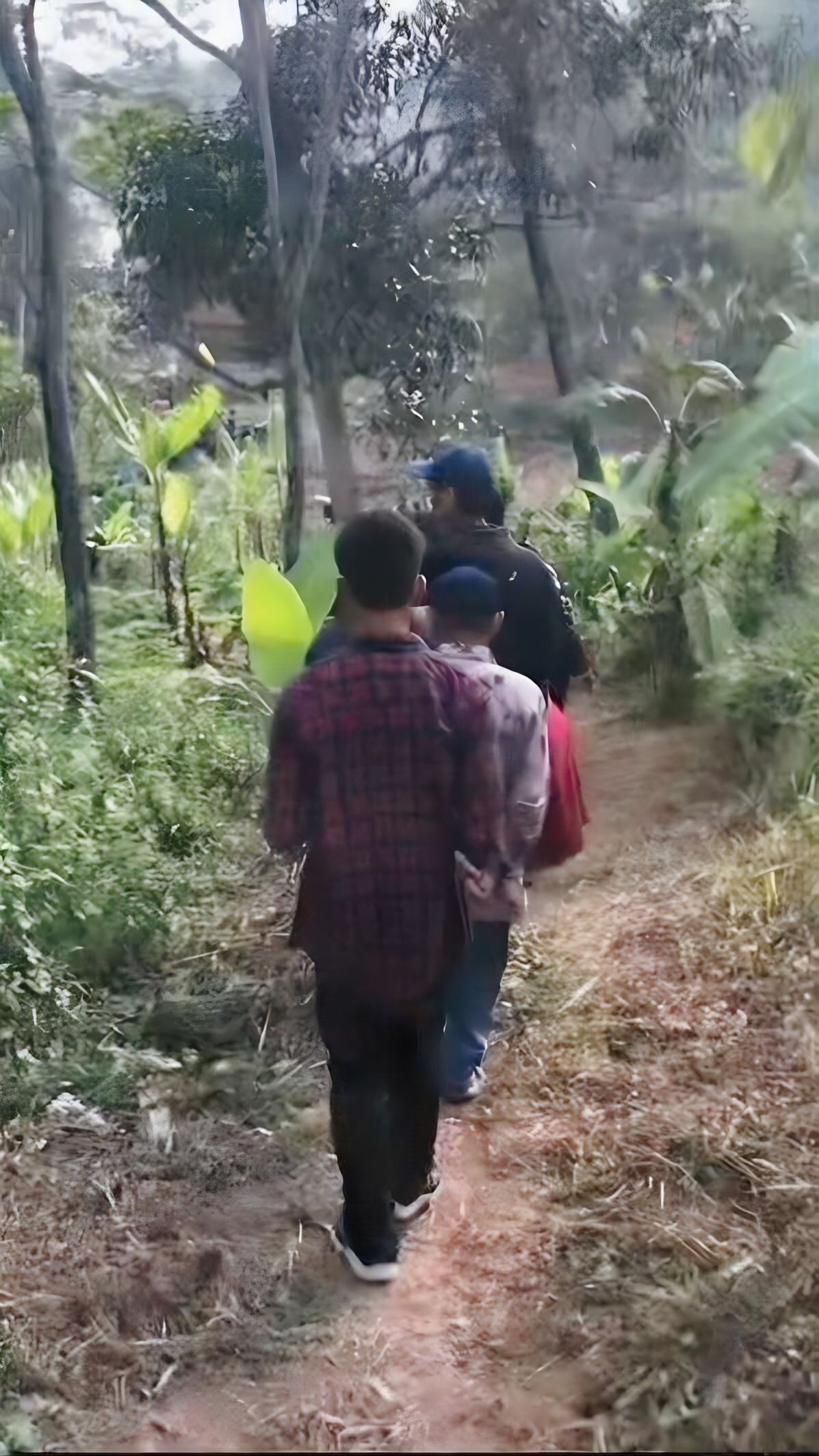 Momen Pria Antar Saudara Menikah Penuh Perjuangan, Naik Turun Gunung ...