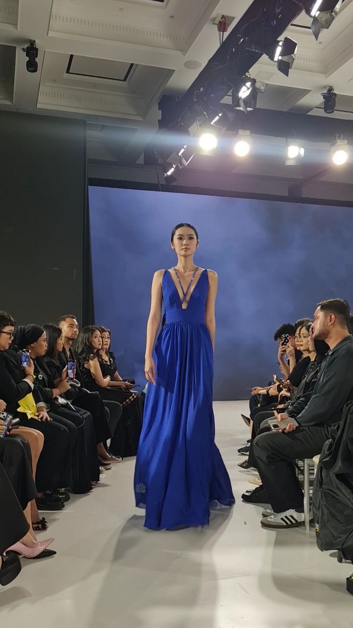 Desain Romantis Rembulan, Kolaborasi Sebastian Gunawan dan Cristina ...