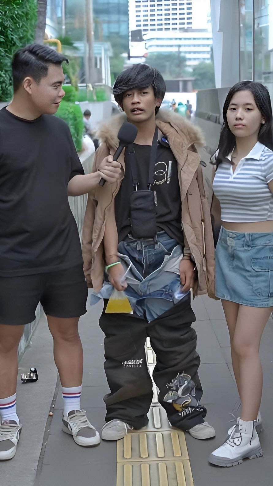 Viral Pemuda Pakai Style Celana Berlapis dan Tak Pernah Dicuci, Ngaku ...