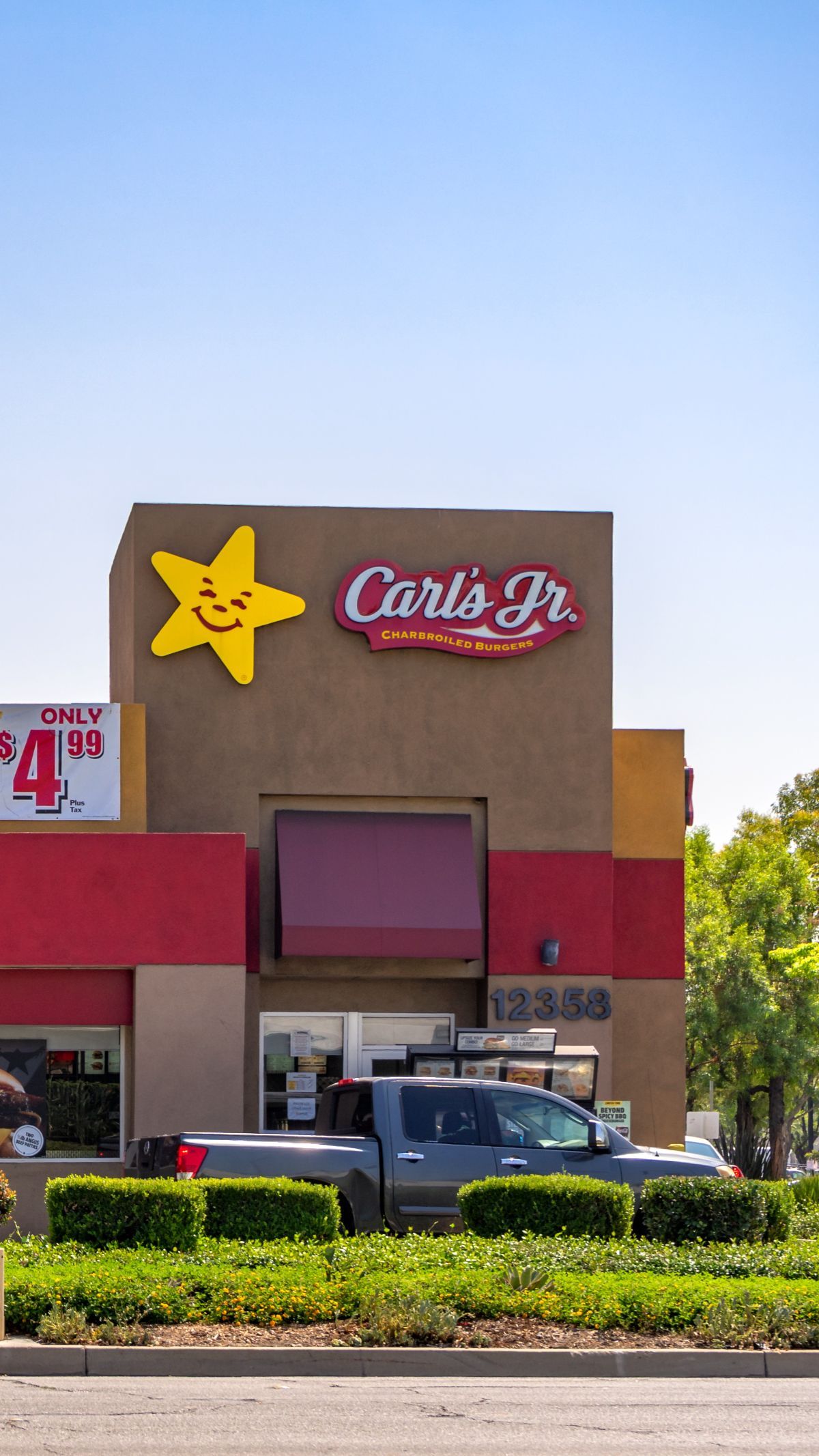 Burger Restaurant Carl's Jr Closes All Outlets in Indonesia, Why?