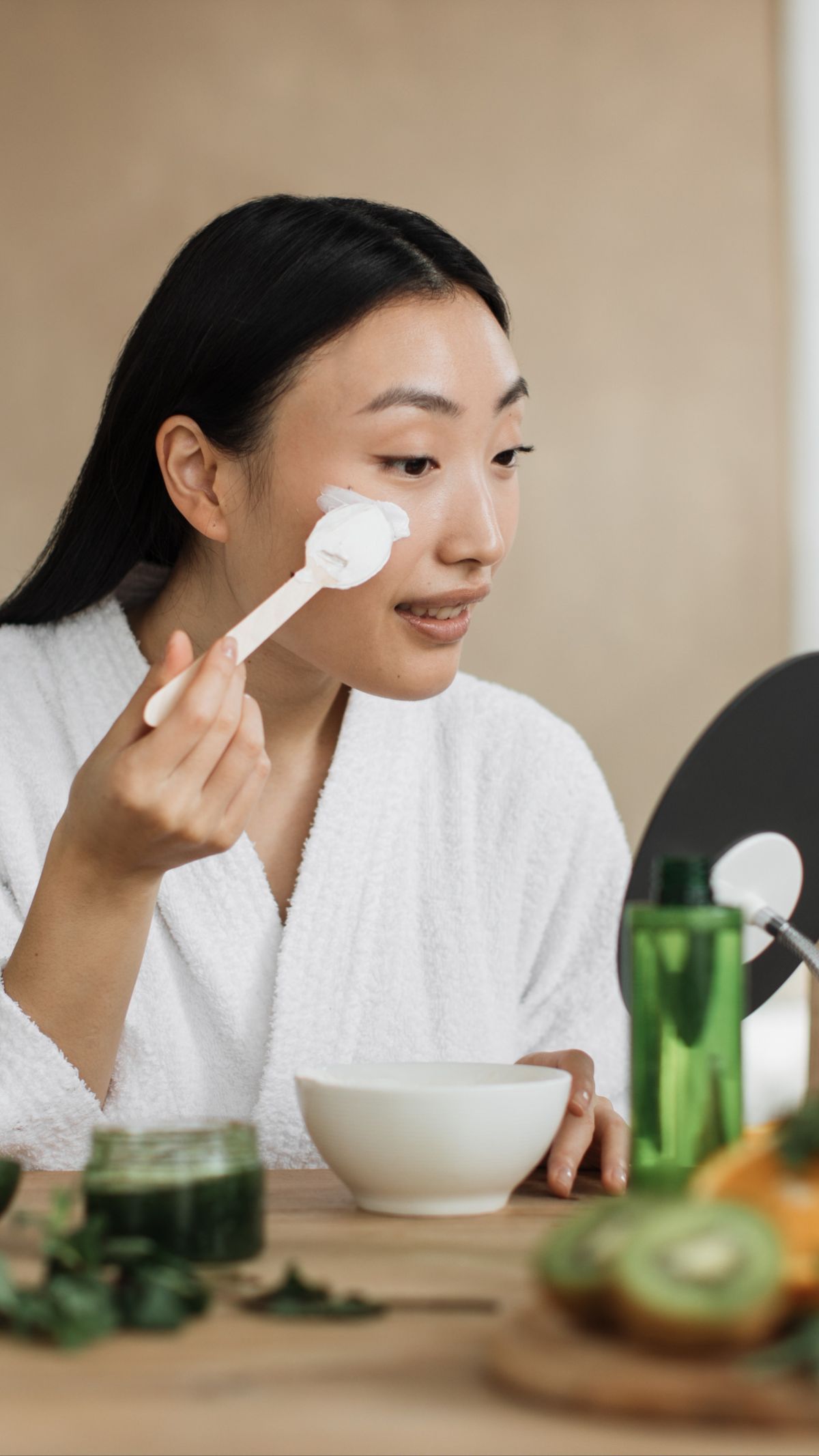 Tunda Munculnya Kerutan Bawah Mata dengan 5 Masker Alami Buatan Sendiri