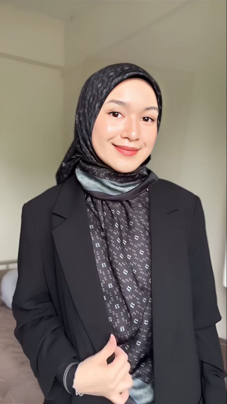 Tutorial Hijab Segi Empat Formal , Cocok dengan Blazer