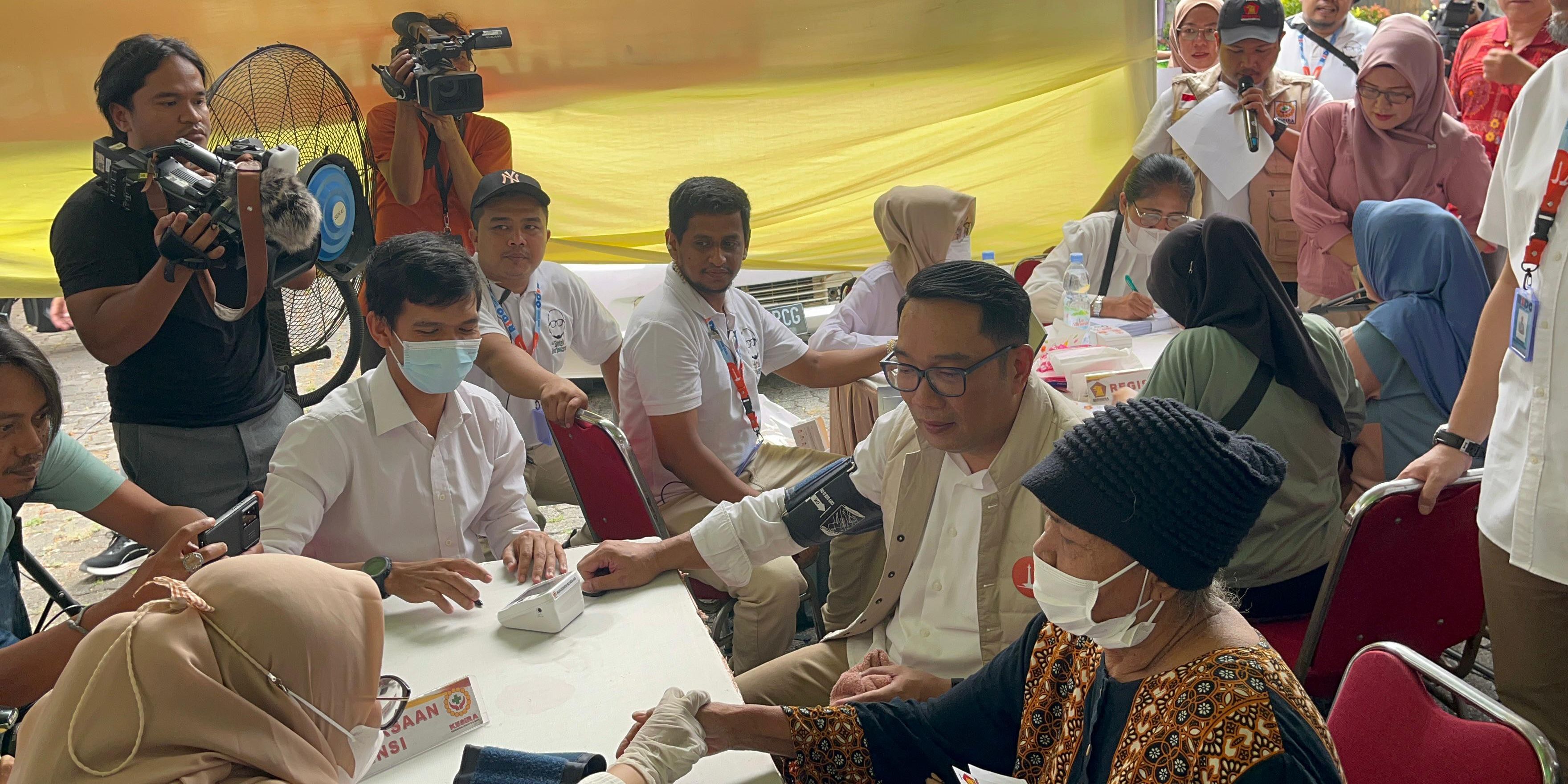 Momen Ridwan Kamil Ikut Cek Kesehatan Gratis di Kebon Jeruk, Janjikan Banyak Program Gratis Buat ...