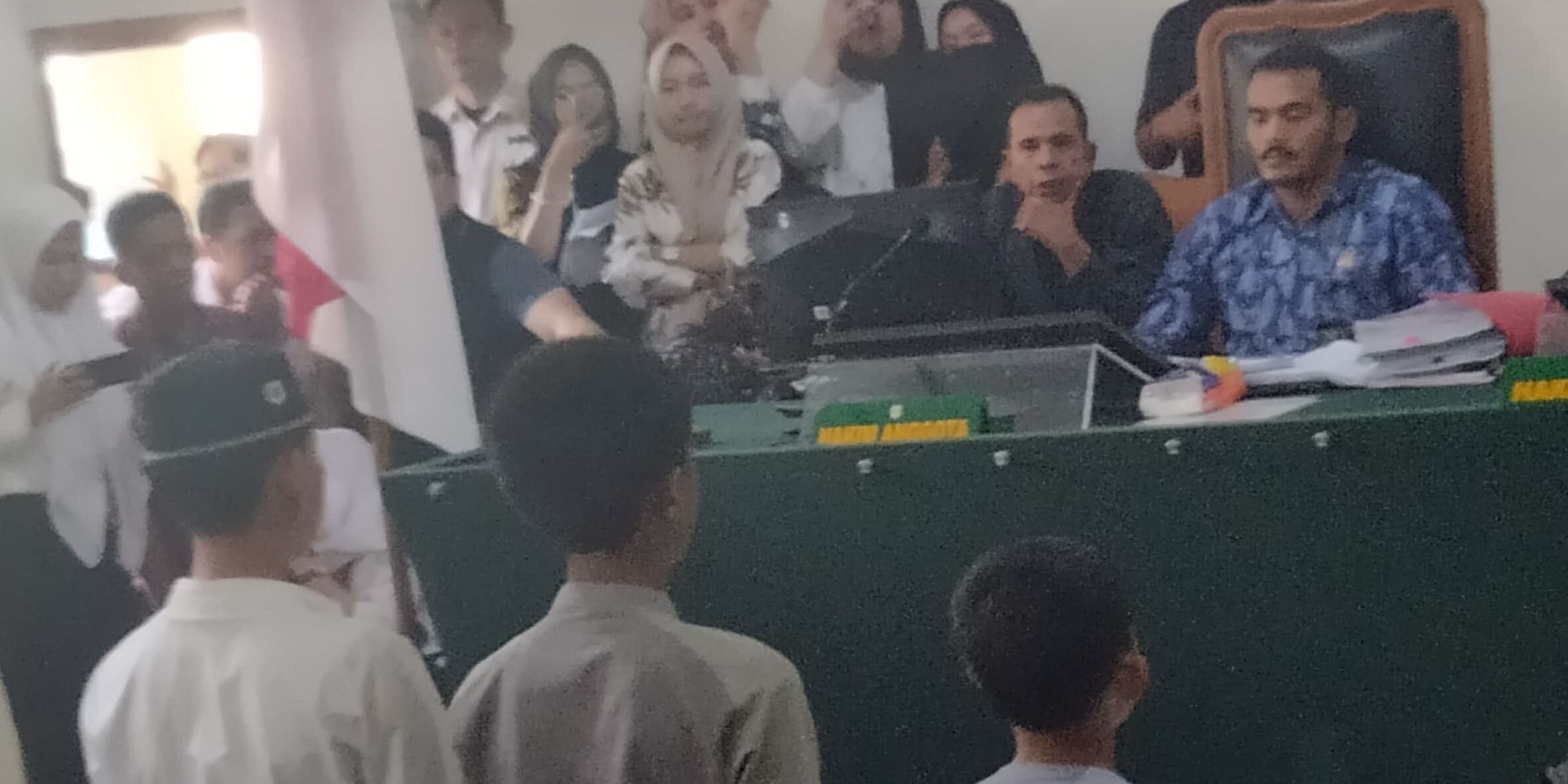 Jauh dari Tuntutan Jaksa, Tiga Pembunuh dan Pemerkosa Siswi SMP Divonis Satu Tahun Pembinaan ...