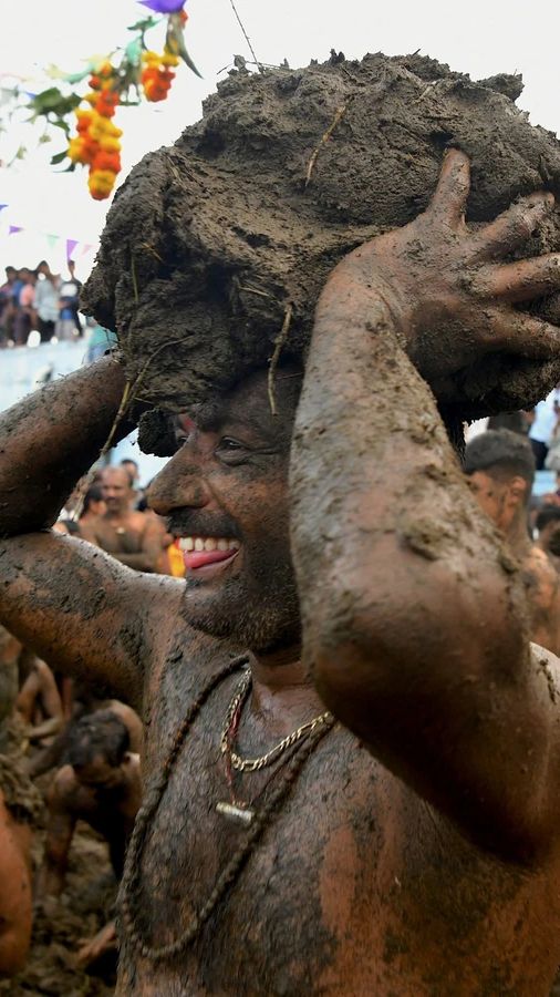 Indian Village Holds 'Cow Poop Fight' Festival to Mark End of Diwali ...