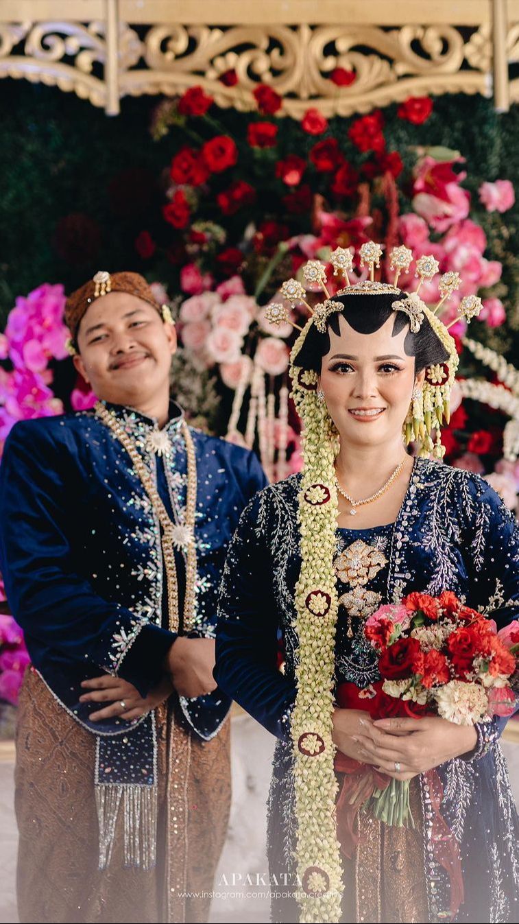 8 Potret Cantiknya Yuli Istri Nopek Novian, Dinikahi Oktober 2023 Kini ...