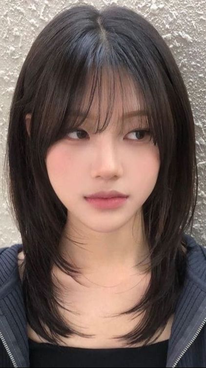 10 Girls Bangs Hairstyles Look Beautiful And Suitable For All Face Shapes Trstdly Trusted