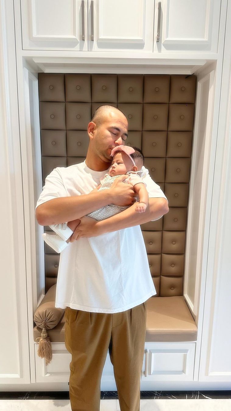 10 Adorable Laughter Portraits of Baby Lily, Raffi Ahmad and Nagita ...