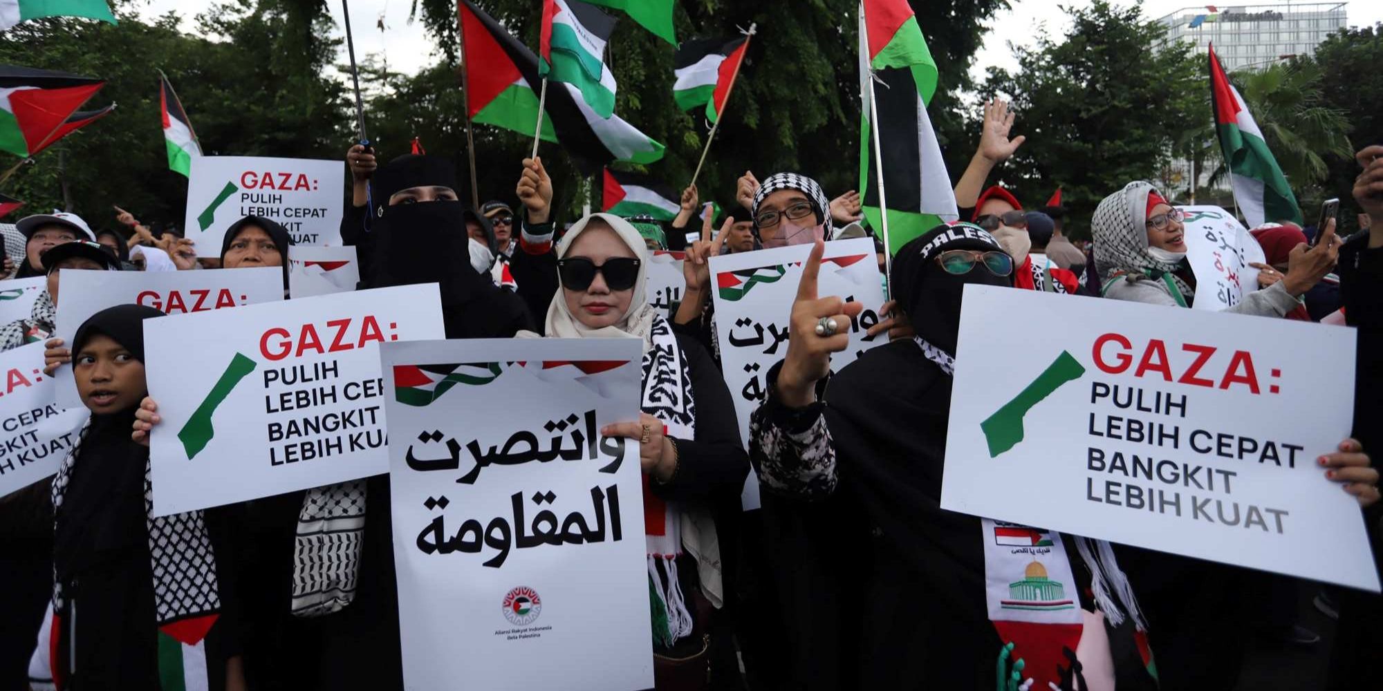 FOTO: Massa Aksi Bela Palestina Kembali Geruduk Kedubes AS Jelang ...